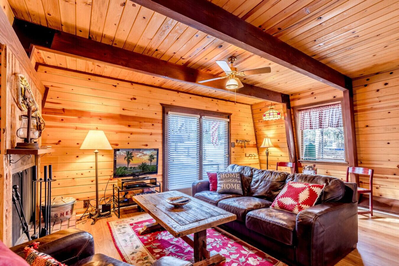 Rustic Cabin Getaway Near Bear Mountain~hiking~zoo - Big Bear Lake, CA