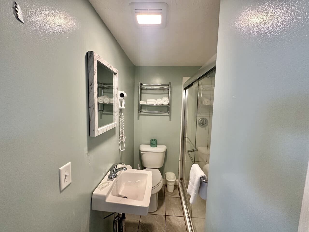 Gallagher`s Travels Room 9 (Two Queen Beds) - Maine