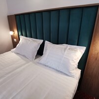 Quarto casal ou duplo luxo, sacada, vista para a montanha | Ferros/tábuas de passar roupa, Wi-Fi de cortesia