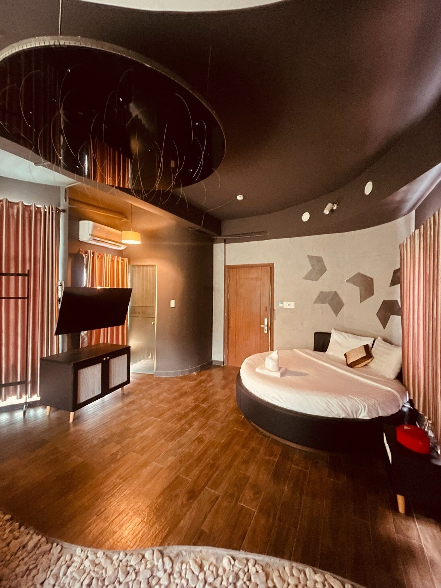 Quarto romântico, banheira | Escrivaninha, Wi-Fi de cortesia