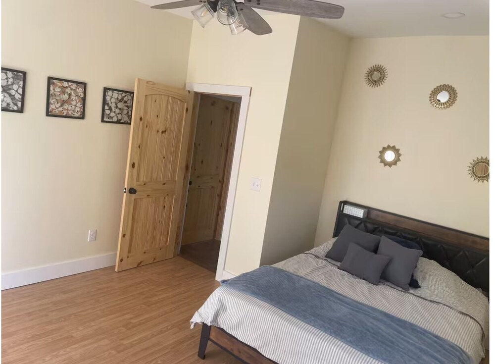 Serene 2-bedroom house close to the Bills stadium - West Seneca | Vrbo