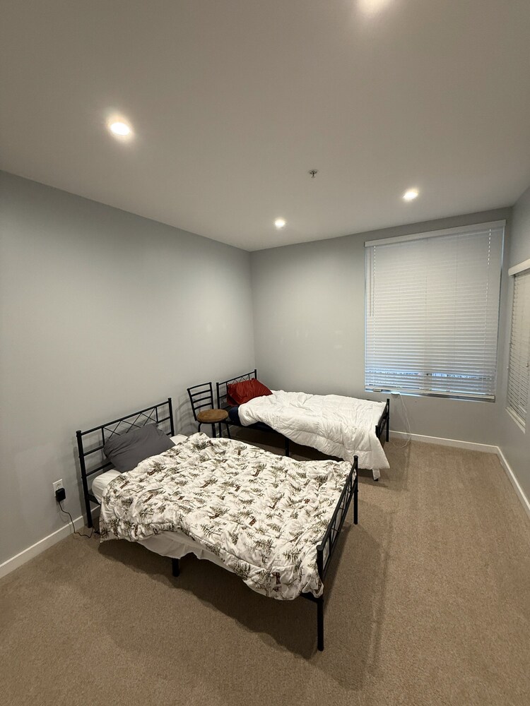 Spacious 3-bedroom town home in downtown San Jose with AC. Near ...