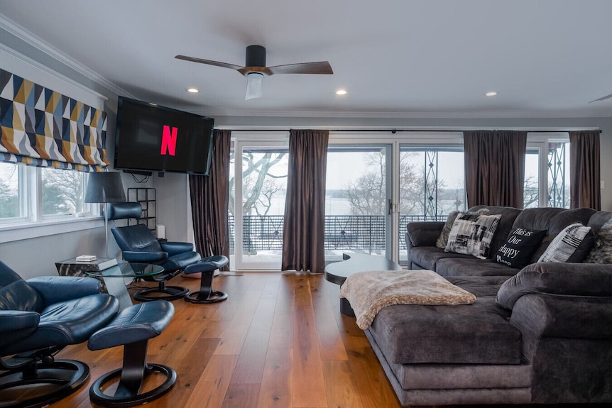 The Grand View On Pistakee Lake | Pool, Pier & Stunning Panoramic Lake Views - Fox Lake, IL