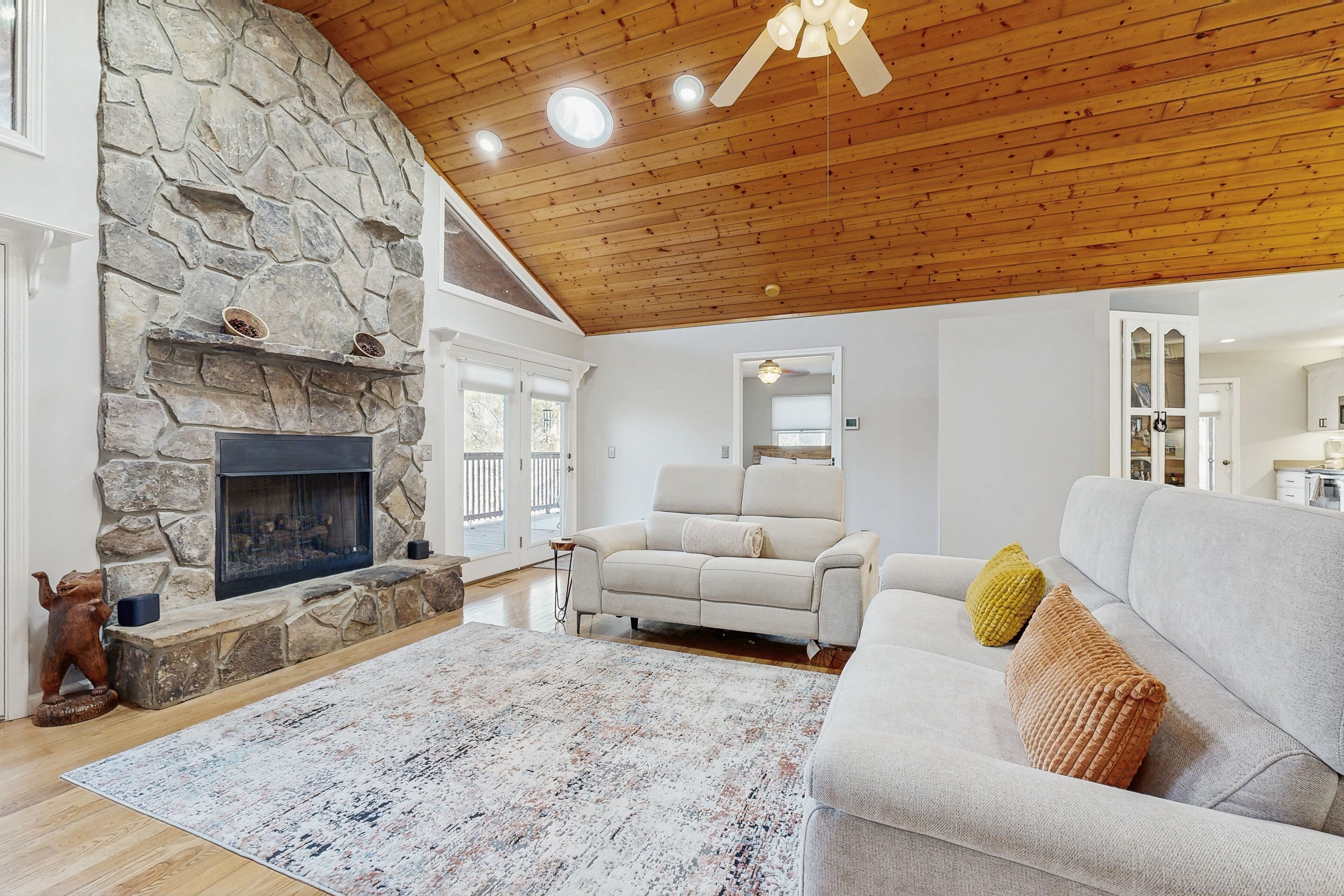 Franklin Getaway With Front Porch, Grill, Fire Pit & Arcade Game! - Franklin, NC