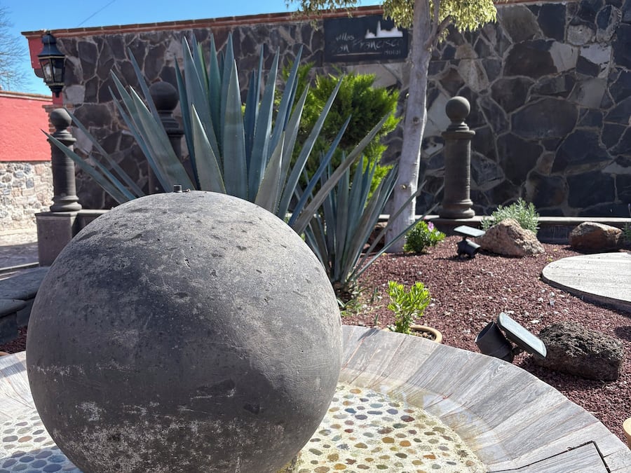 Fachada da propriedade à noite