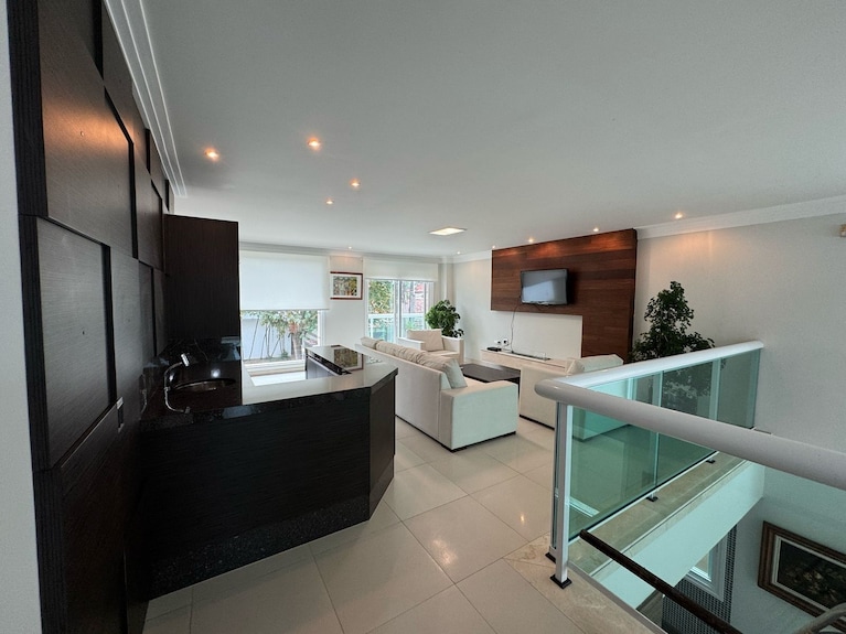 Lindo Sobrado Próximo Ao Mar - Guarujá