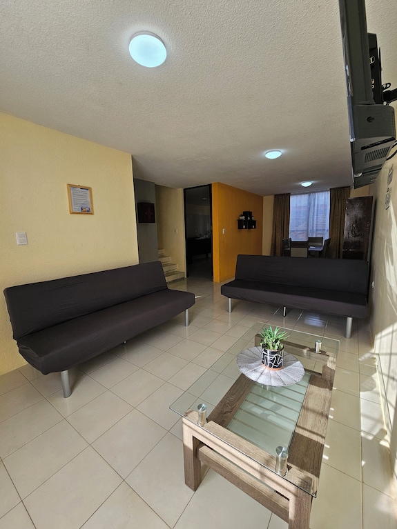 Casa Familiar De 4 Habitaciones Con Estacionamiento Y 2.5 Baños - Tehuacán