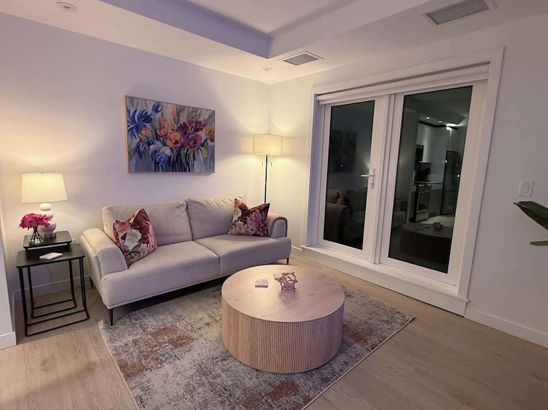 Spotless Modern & Bright 1 Br In North End Halifax - Halifax, NS, Canadá