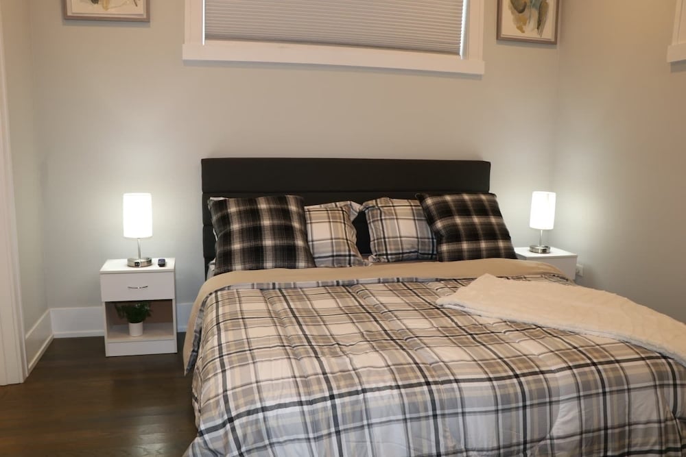 Chateau Royal Chicago near Downtown United Center and Rush - Chicago ...