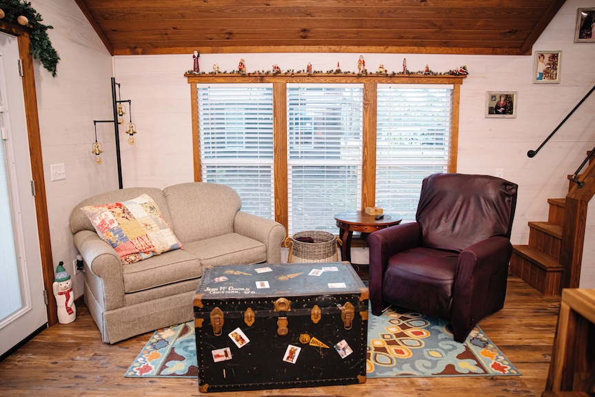 Scrooge: Cozy Tiny Cabin On Christmas Tree Farm In South Georgia. - 開羅