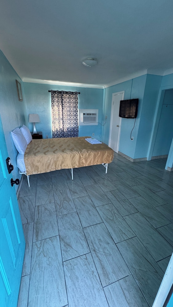 Greenkey Beach Motel - New Port Richey, FL