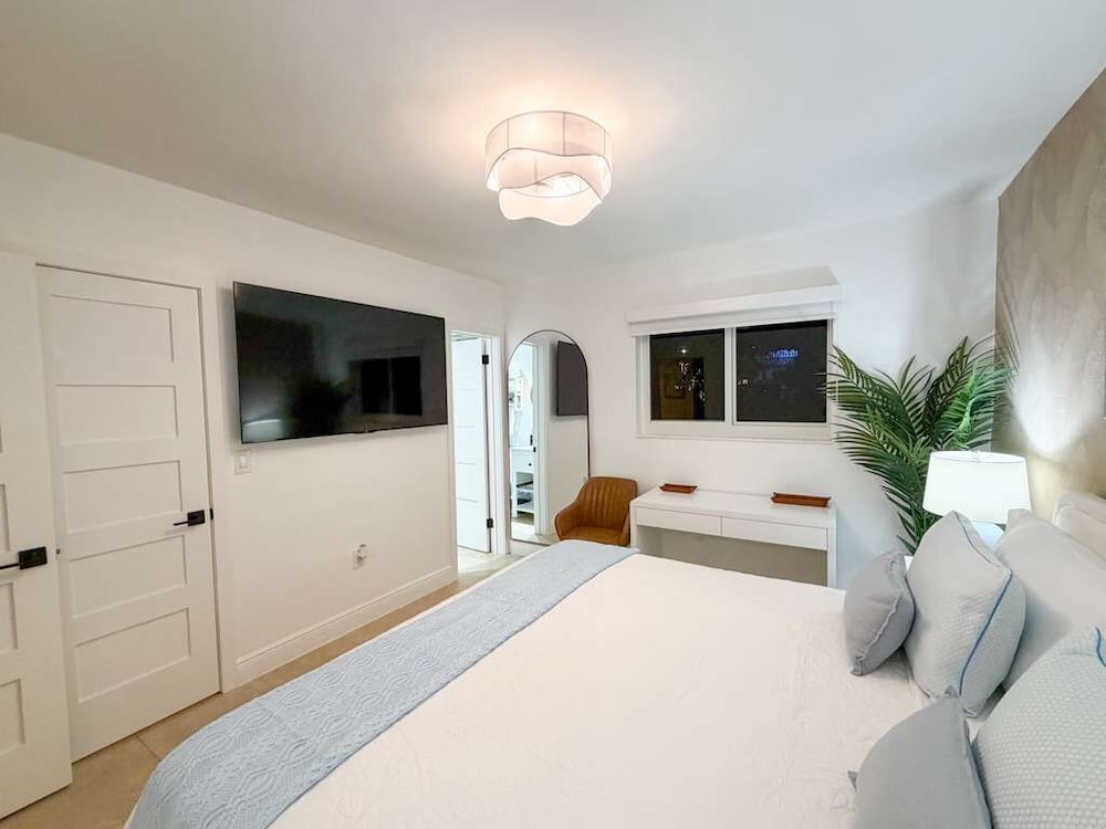 New Charming Apt - Walk to Beach, - Pool - Key Biscayne FL Avis, Prix ...