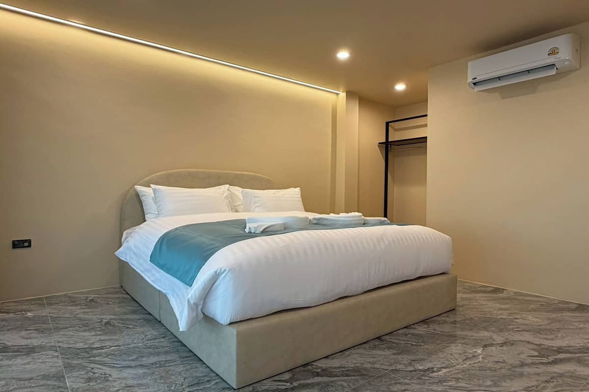 Quarto casal premier | Escrivaninha, Wi-Fi de cortesia, roupa de cama