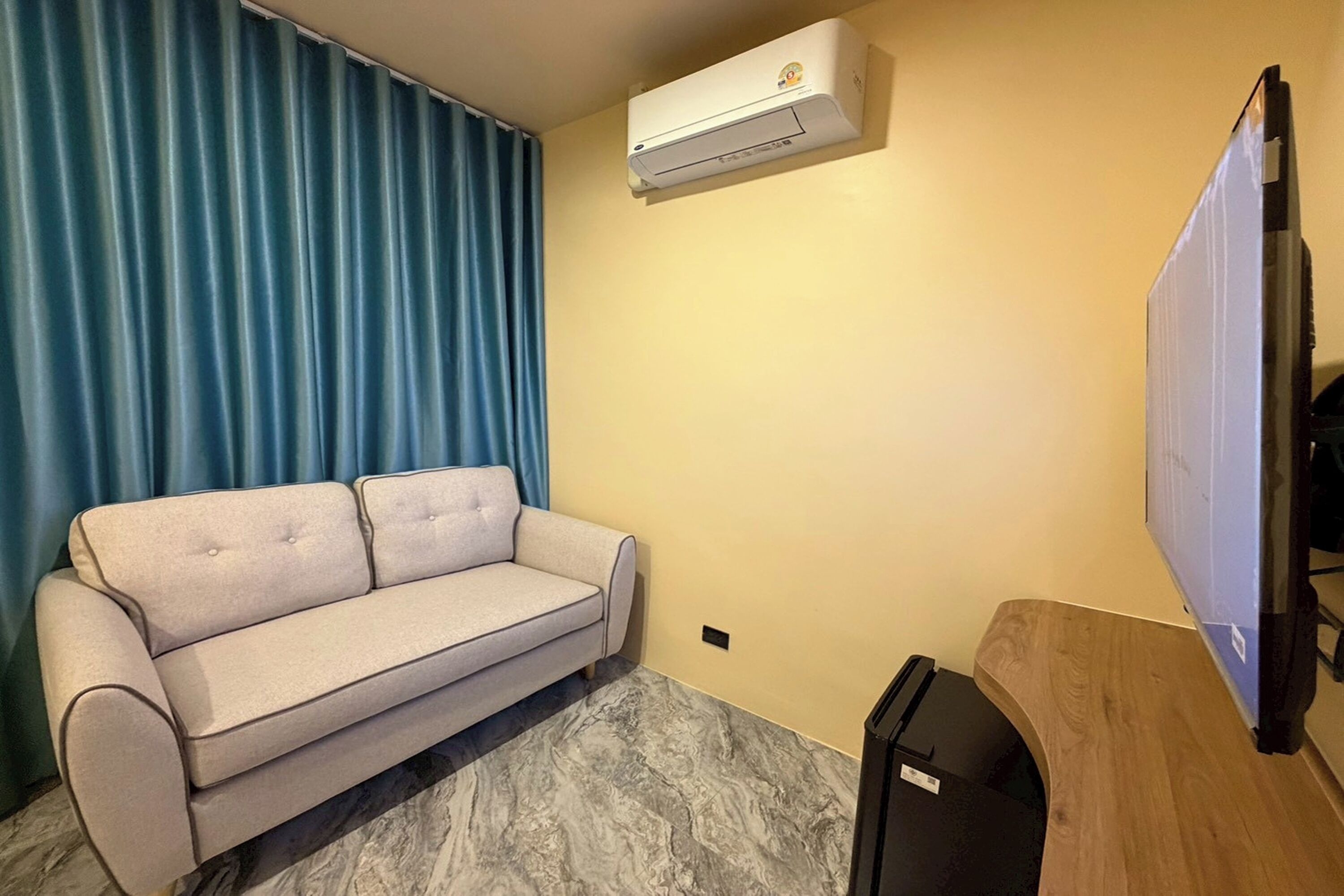 Quarto Duplo Superior | Secretária, Wi-fi grátis, roupa de cama fornecida 