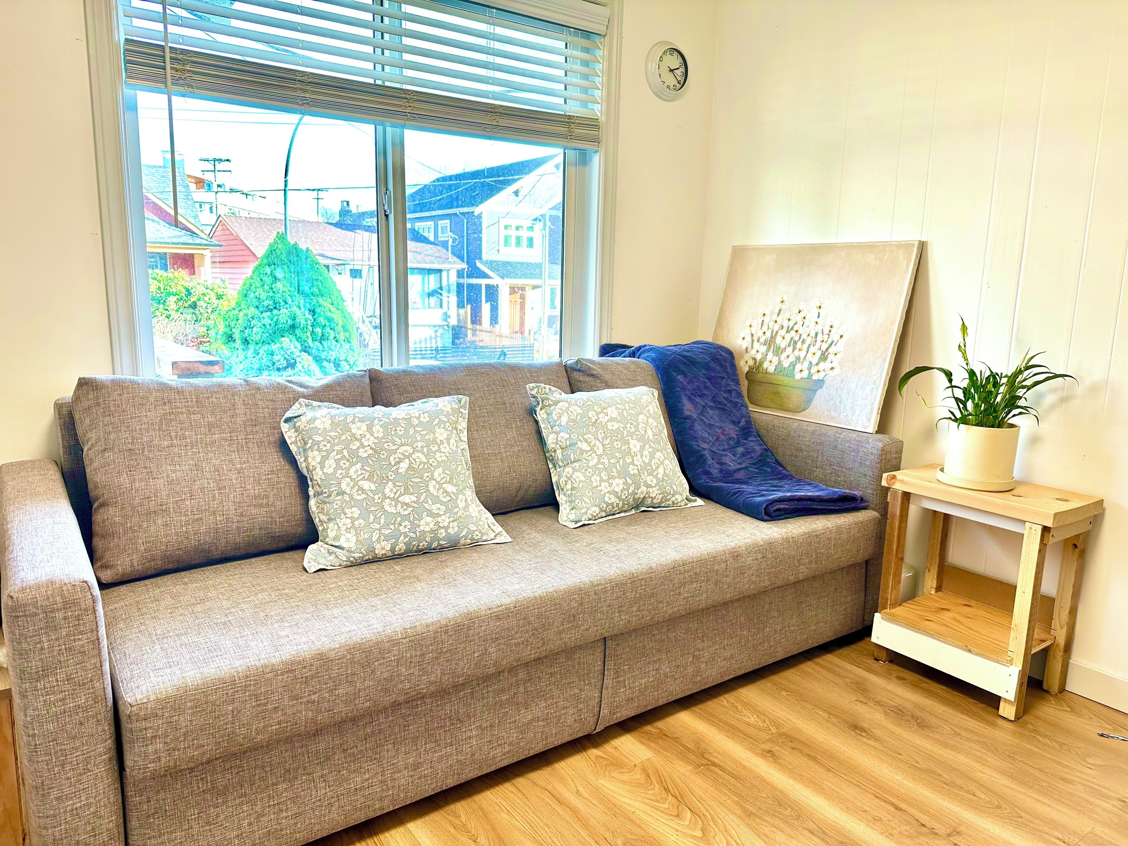 Private Entire Guest Suite, 1 Min To Bus Stops To Downtown And Many Attractions. - Vancouver