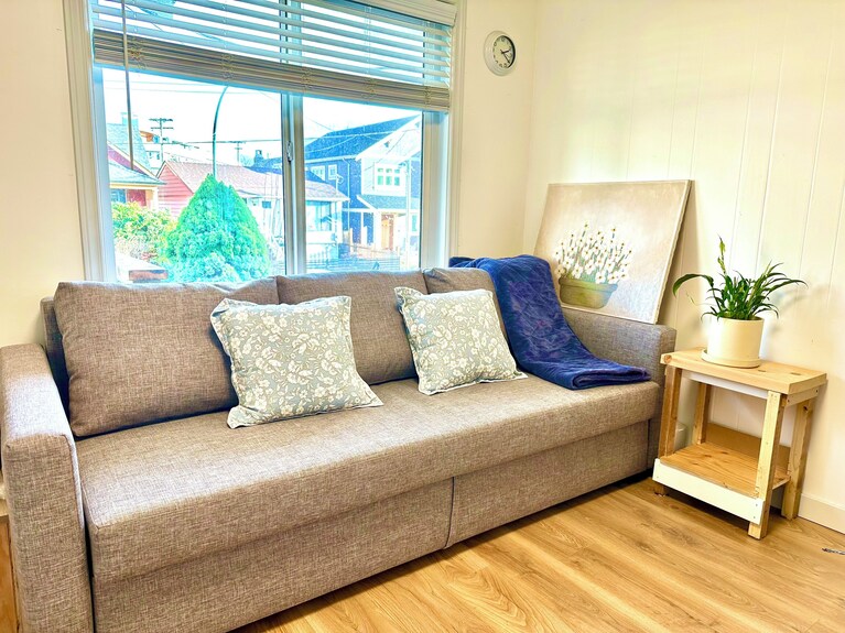 Private Entire Guest Suite, 1 Min To Bus Stops To Downtown And Many Attractions. - Vancouver