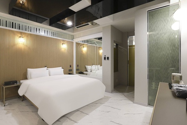 Quarto casal luxo, vista para a cidade | Escrivaninha, Wi-Fi de cortesia