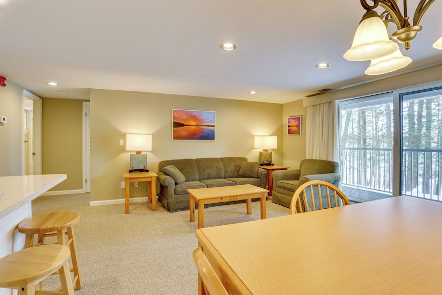 All-season Lake Wallenpaupack Condo W/ Views - Promised Land State Park, Greentown