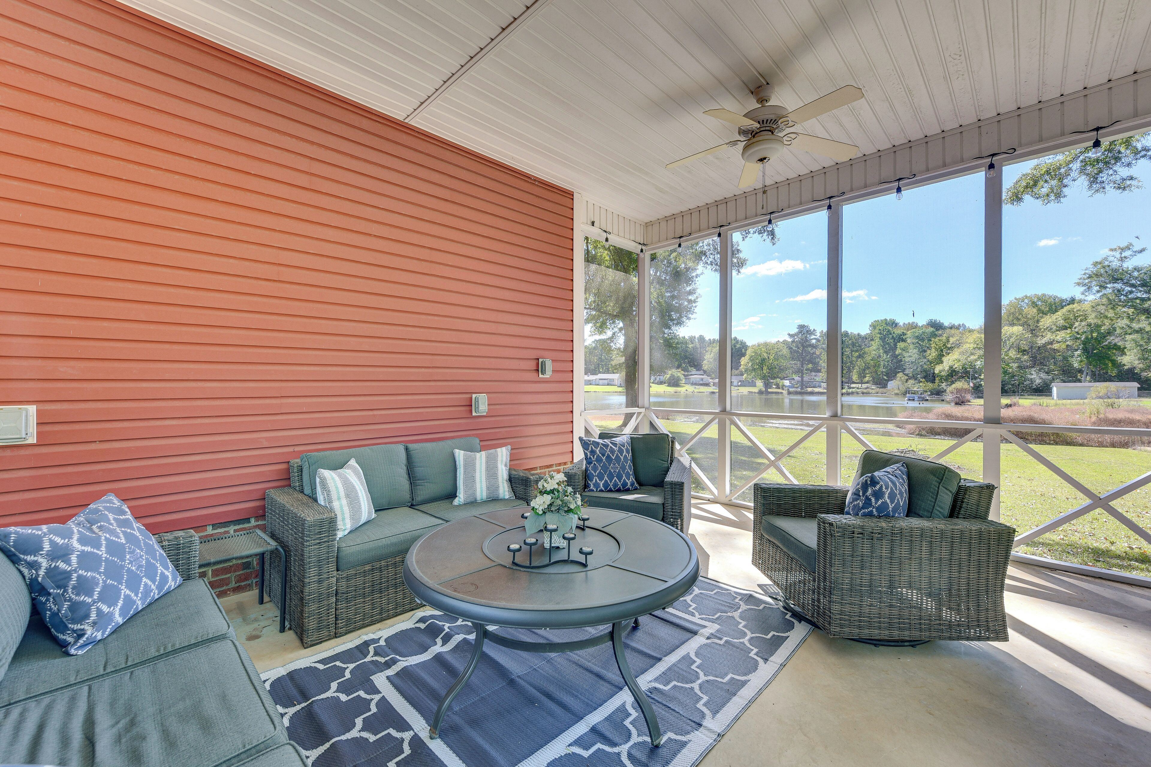 Lakeside Bungalow At Cedar Pines Lake - Lancaster, SC