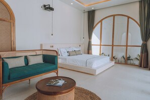 Villa Deluxe | Casa de banho | Um polibã, artigos de higiene pessoal grátis, um secador de cabelo 