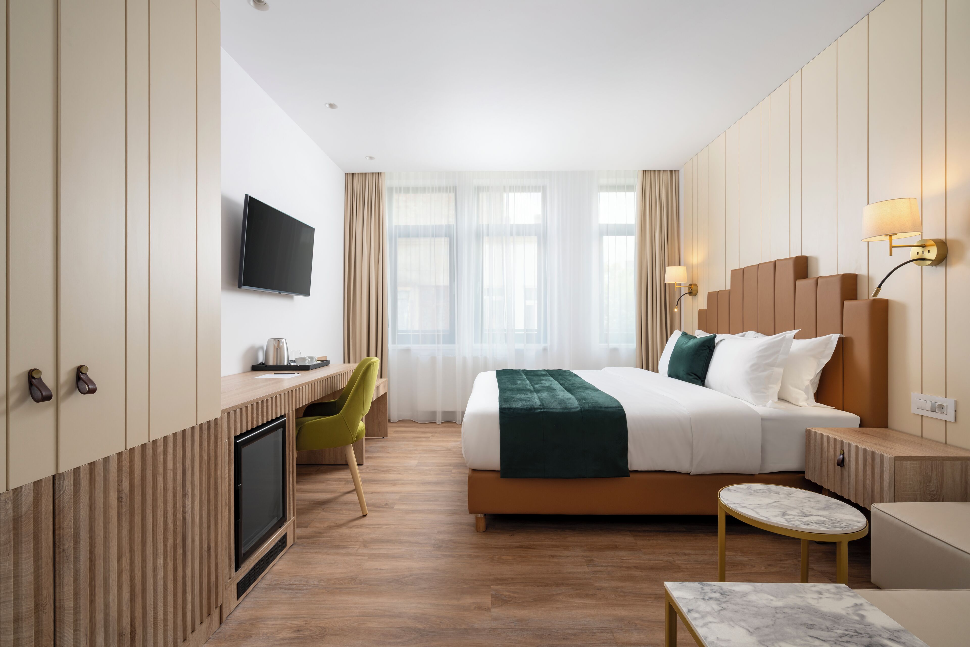 Quarto Duplo Comfort | Cofre no quarto, secretária 