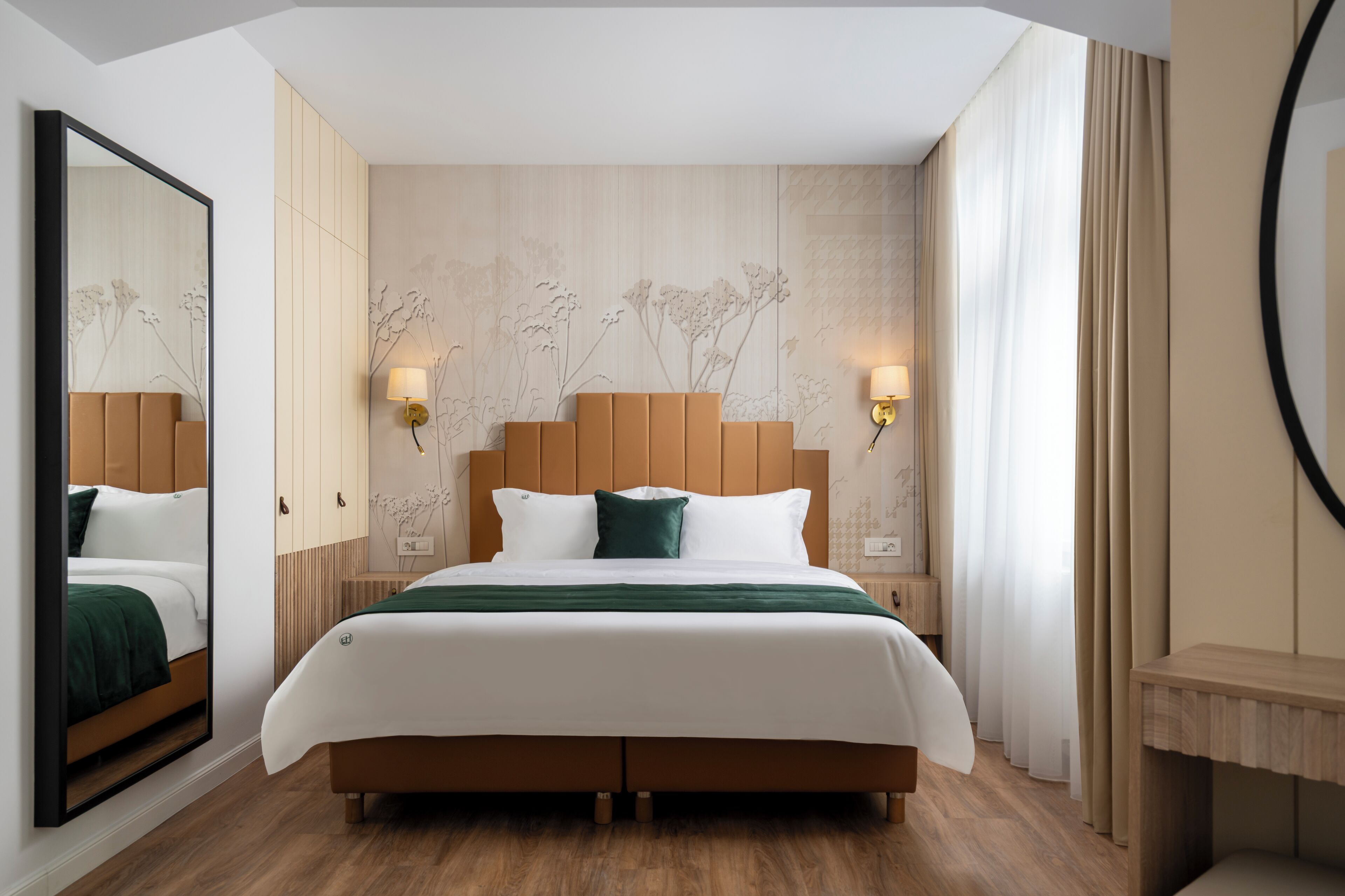 Suite, 1 quarto | Cofre no quarto, secretária 