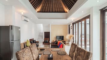 Villa, 2 quartos, vista para a piscina | Sala de estar