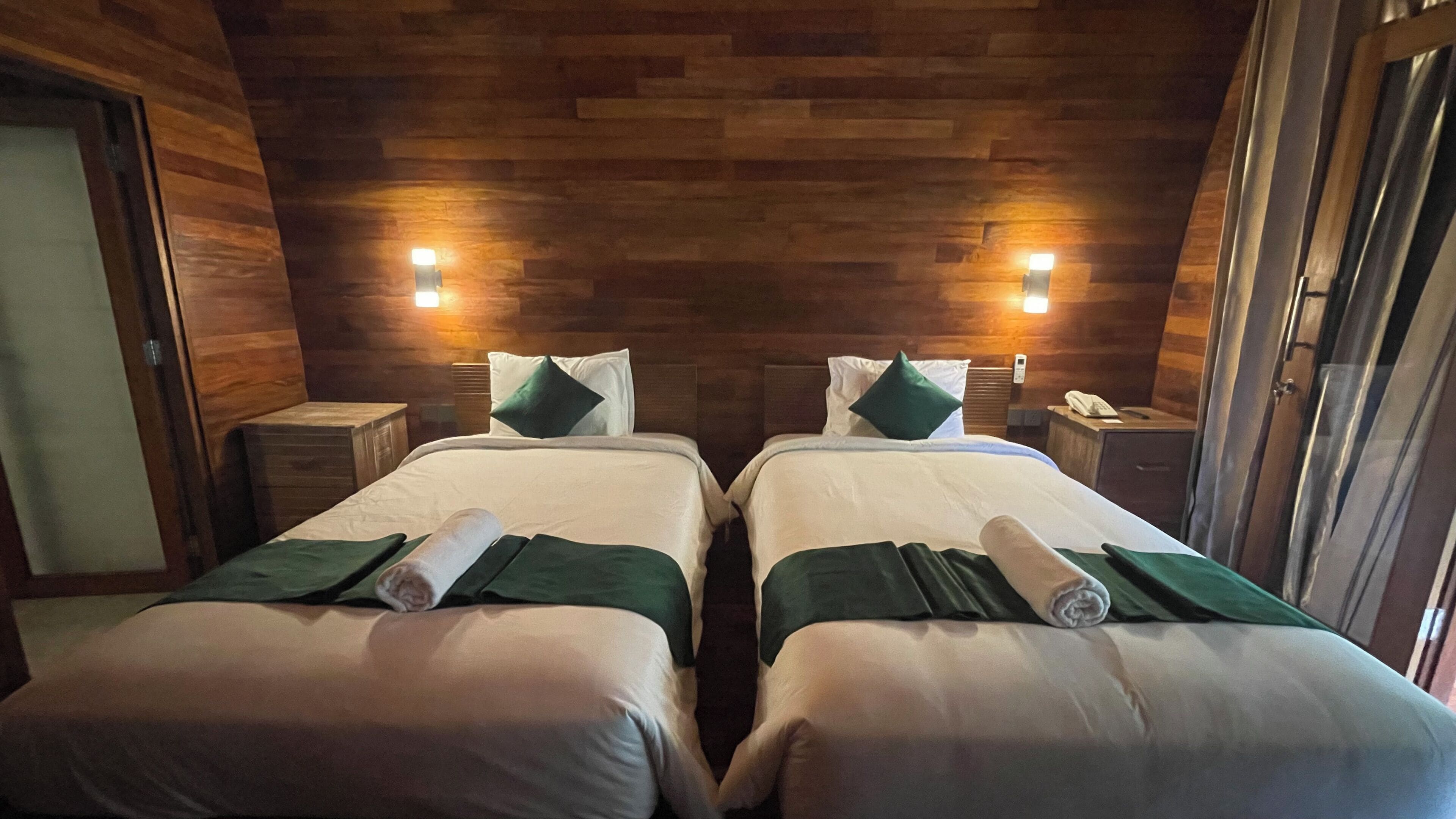 Casa de campo com design assinado, vista para o jardim | Frigobar, Wi-Fi de cortesia, roupa de cama