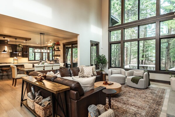 Luxury farmhouse cabin steps from Nelson Preserve. Enjoy a private hot ...