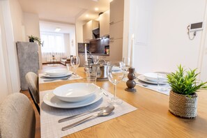 Suíte luxo | Opções para refeição no quarto