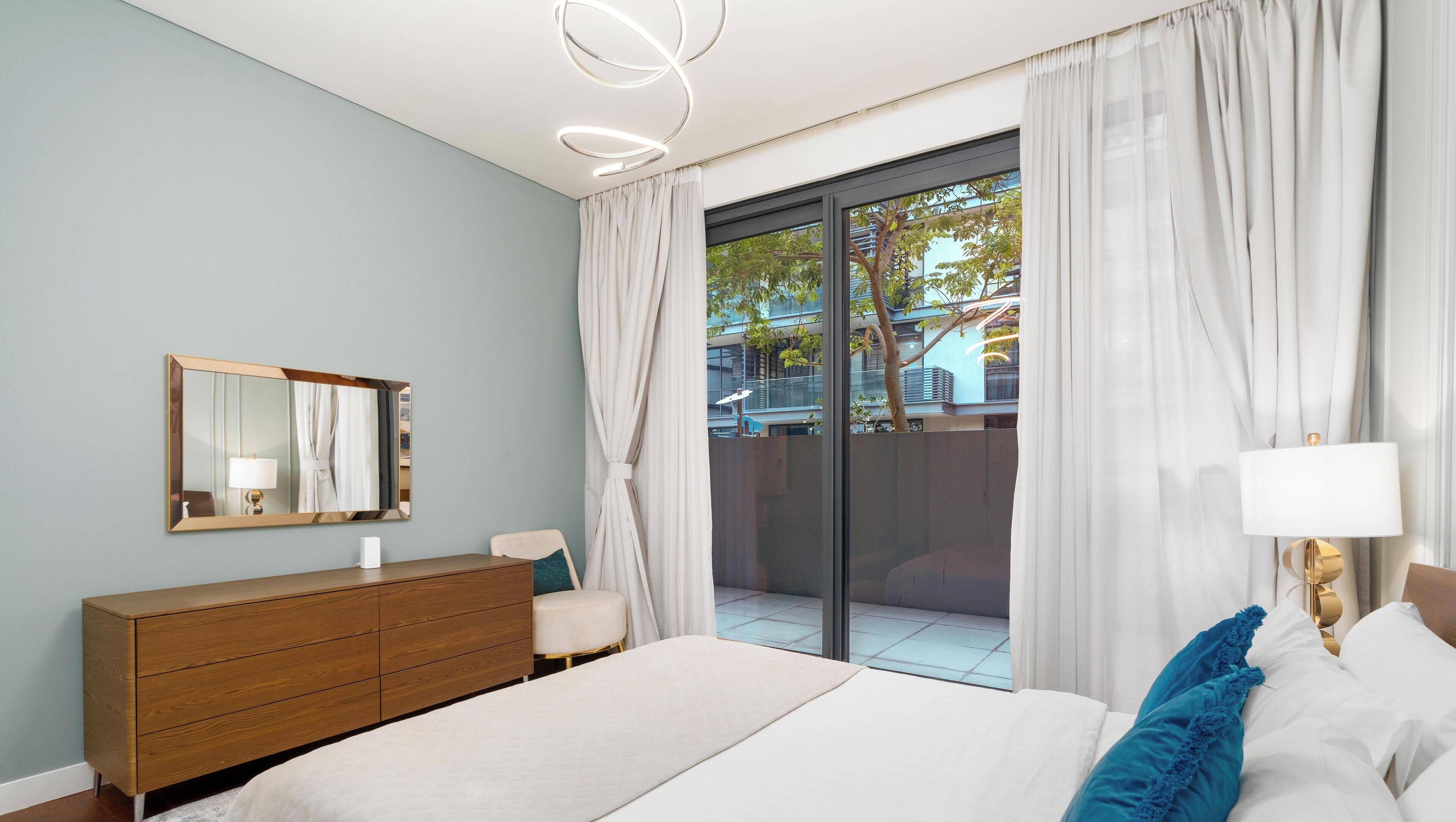 Apartamento de Luxo, 2 quartos, vista para a piscina | Secretária, secretária adequada para computadores portáteis 