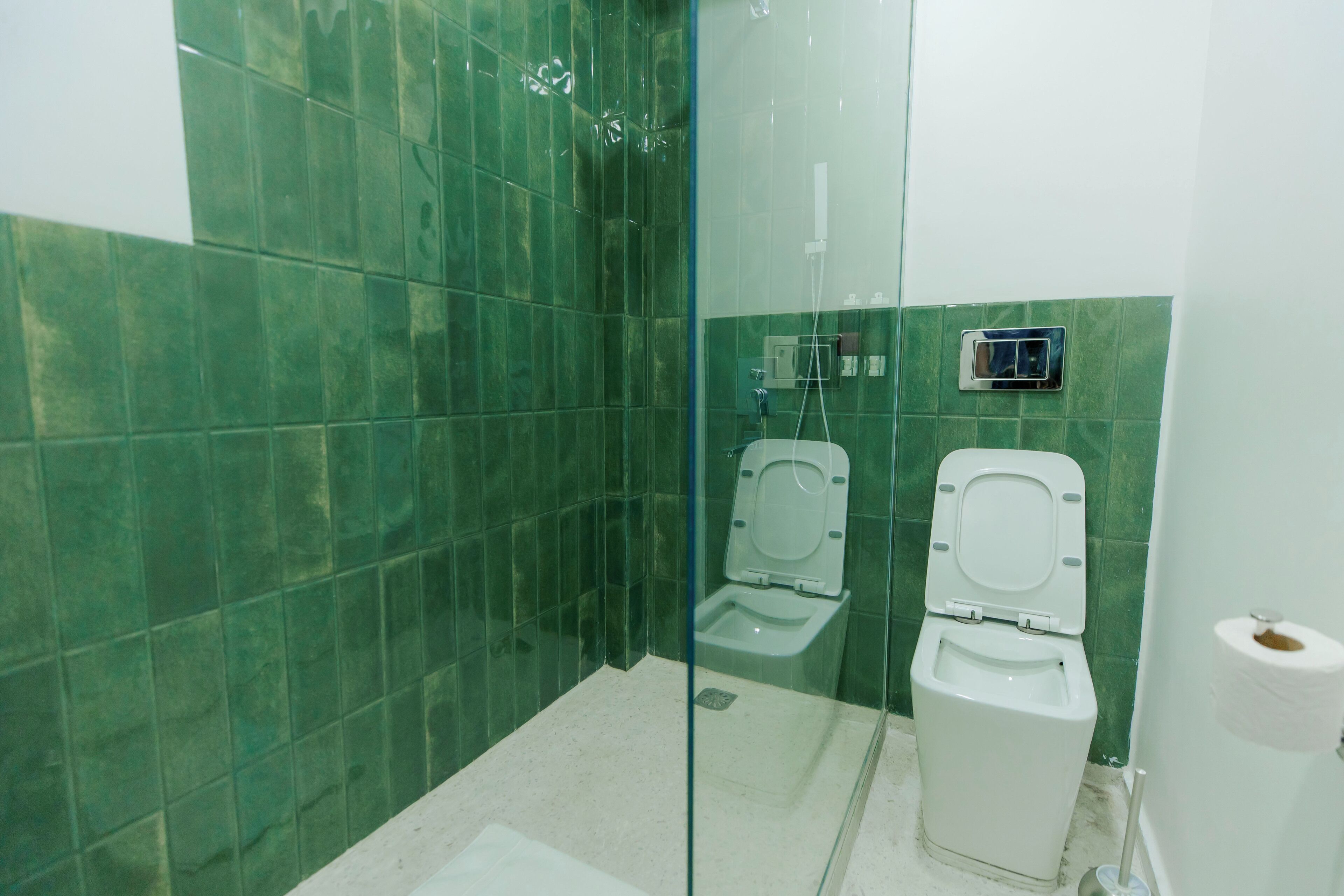 Um polibã, chinelos, toalhas fornecidas, sabão 