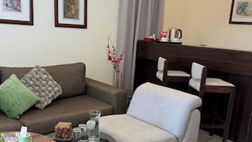 Quarto Duplo Superior, varanda, vista para o mar | Sala de estar