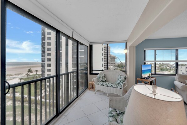 SANDARAC 604b BEACHFRONT 2B/2B VACATION CONDO w/ GULF VIEW, RESORT POOL ...