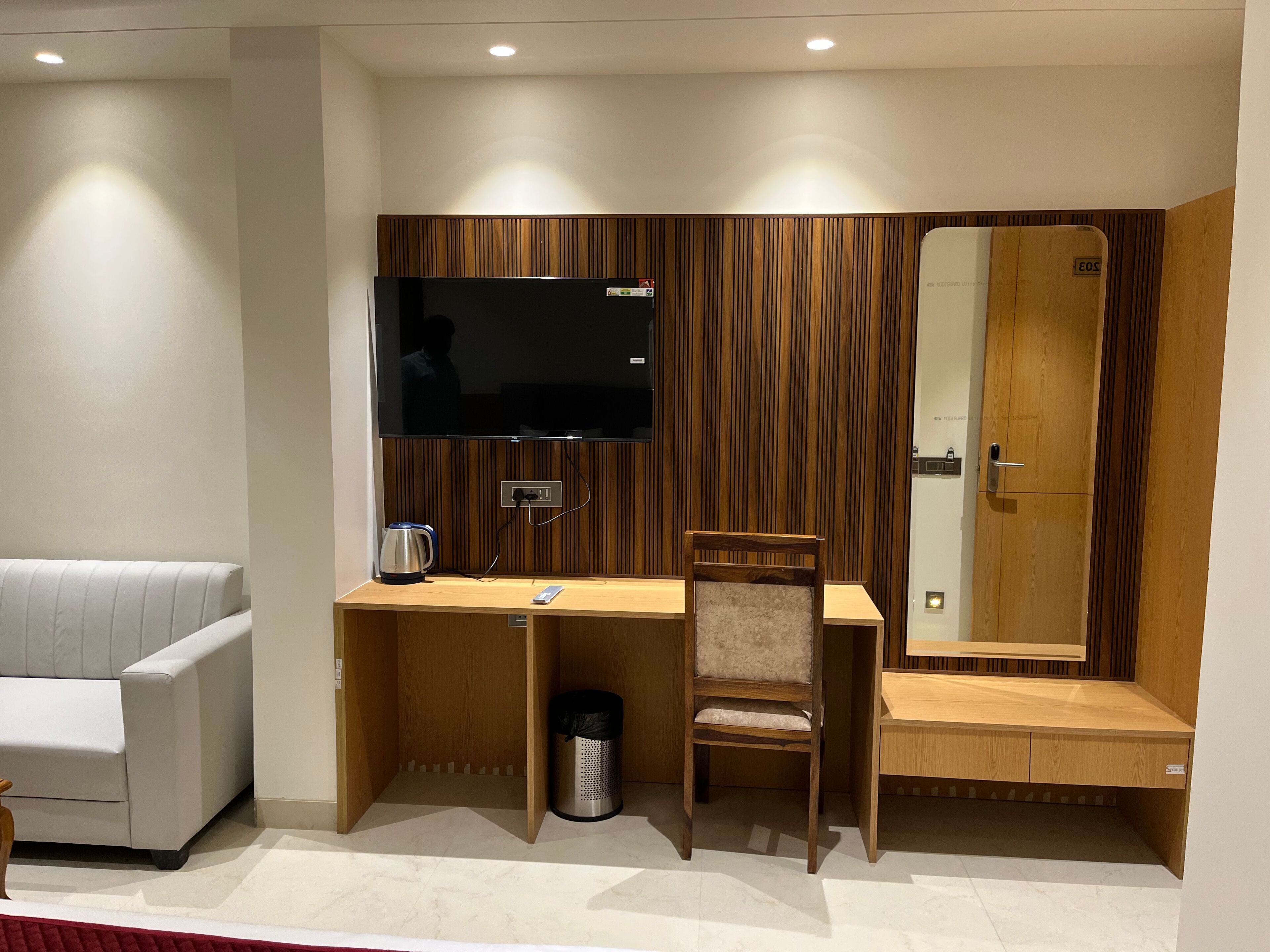 Escrivaninha, espaço de trabalho para notebook, Wi-Fi de cortesia