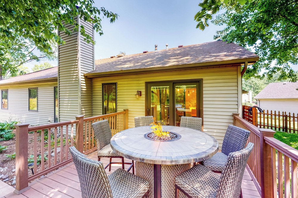 3br Dog-friendly Quiet Home W/ Fire Pit - Fort Wayne, IN