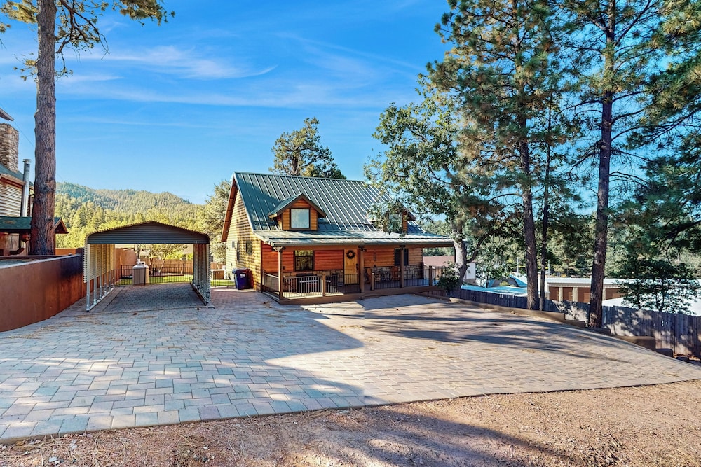 Cabin W/ Hot Tub Near Gila National Forest - Pine, AZ
