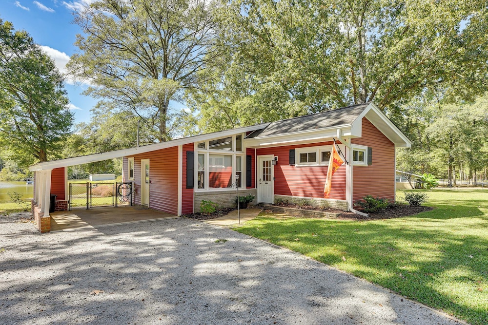 Lakeside Cedar Pines Bungalow 5 Mi To Main St! - South Carolina