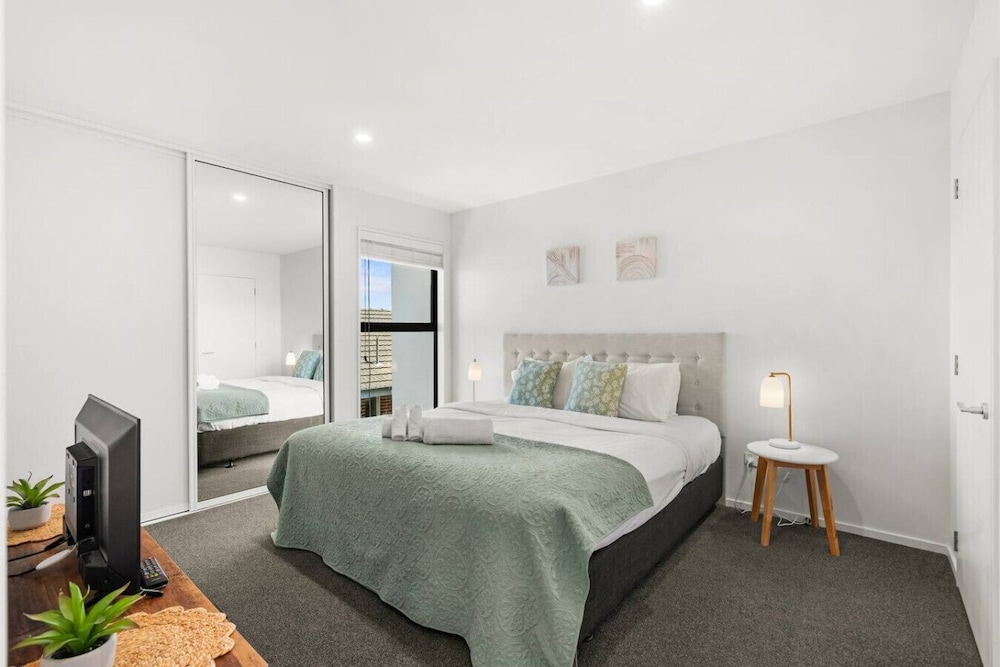 CityFringe new house in Richmond-Walk 2 Avon River - Christchurch | Stayz