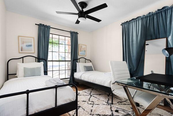 Chic Escape Pool Hot Tub Gym Playroom - Austin, TX