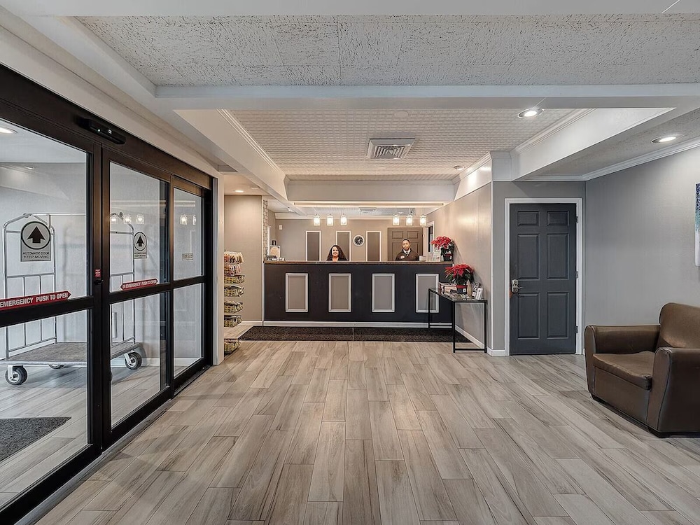 3 Queen-Bed Rooms Experience Perfect for Exploring Urbana Attractions ...