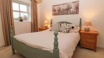 5 quartos, individualmente decorados, individualmente mobiliados