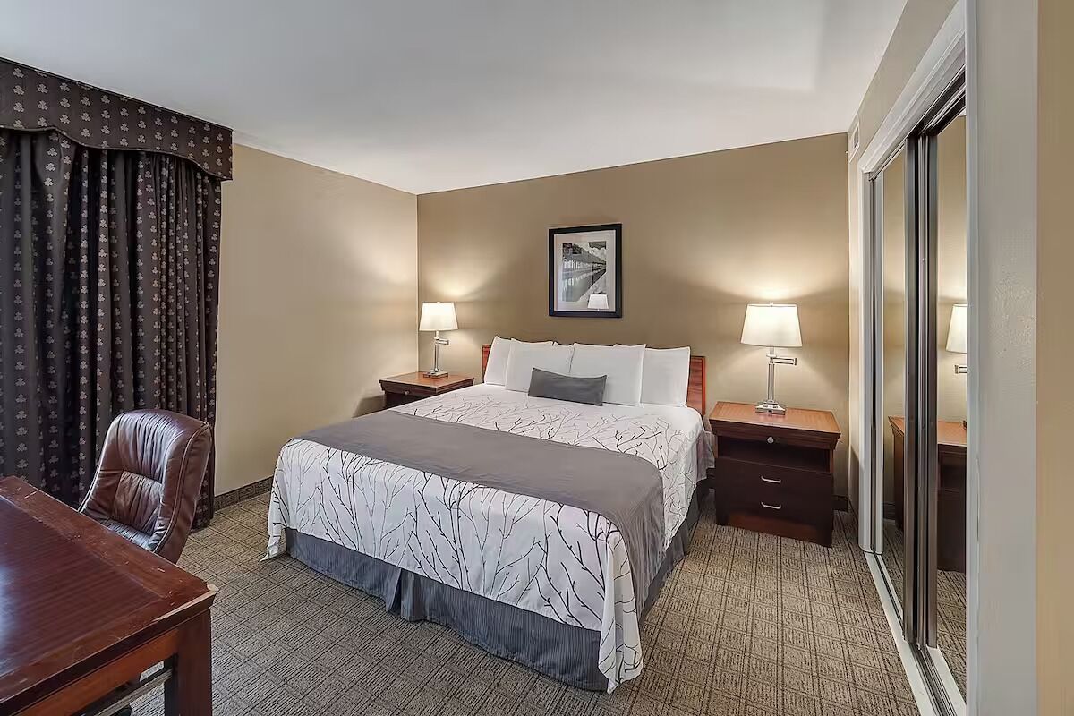 Relax And Recharge In King Rooms Near Urbanas Dining Gems - Champaign, IL