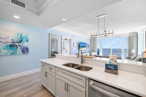 Perdido Dunes Tower 8W by Liquid Life Reviews, Deals & Photos 2026 ...