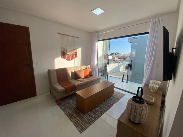 Apartamento Básico | Sala de estar | Smart TV de 32 polegadas com canais digitais