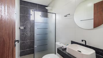 Apartamento básico | Banheiro | Chuveiro