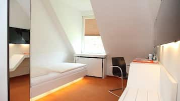 Quarto solteiro básico | Escrivaninha, espaço de trabalho para notebook