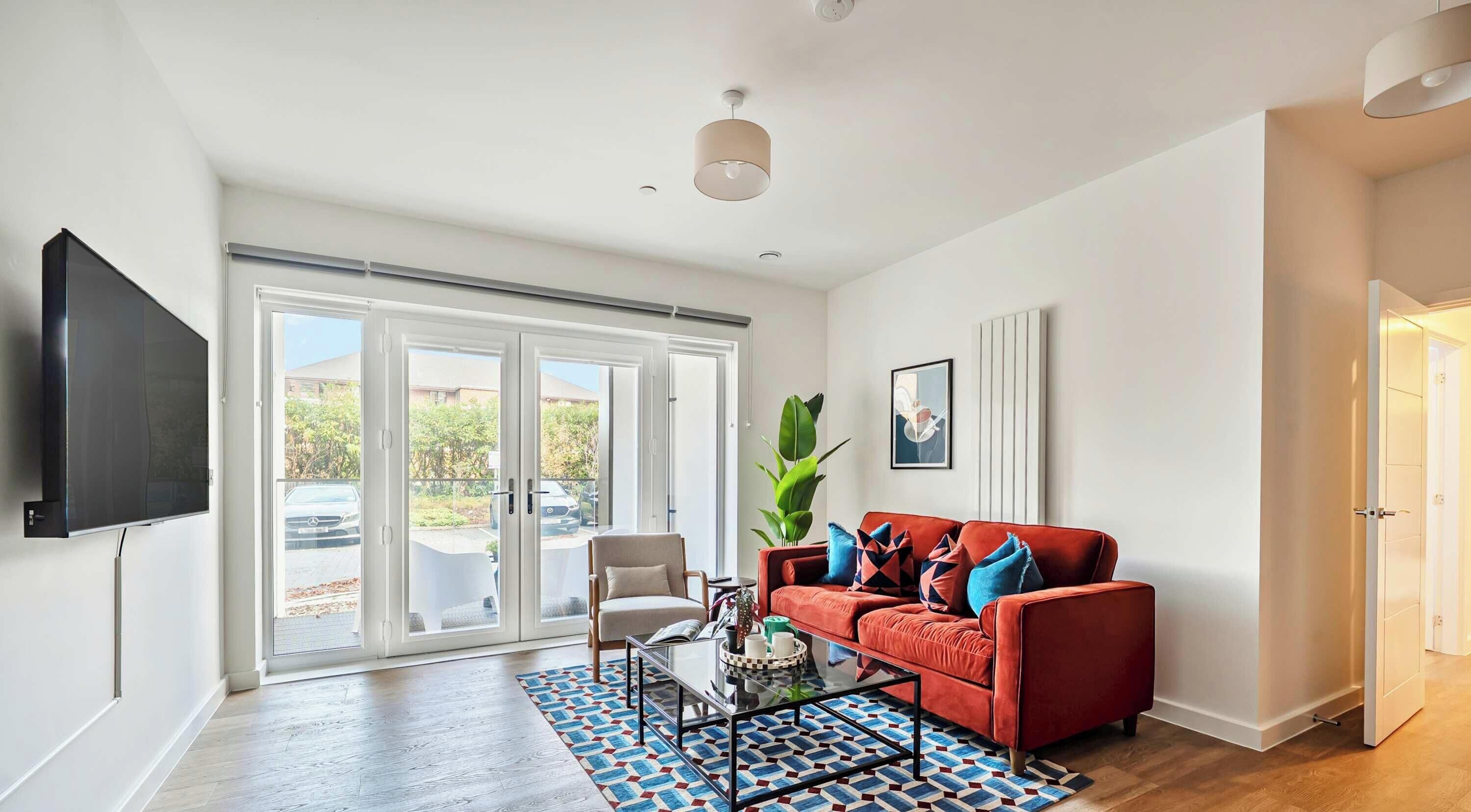 Modern 2br Apartment W/ Balcony, Parking, Wifi - Woking