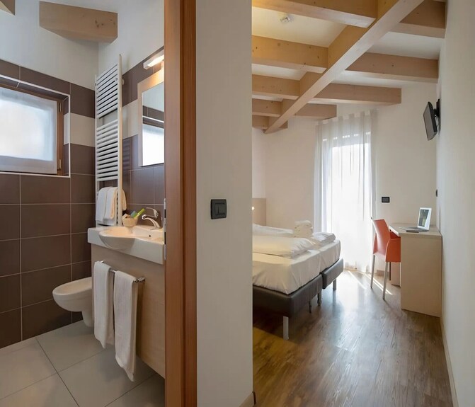 Camera Matrimoniale Con Vista Montagna, Wi-fi E Aria Condizionata - Rovereto