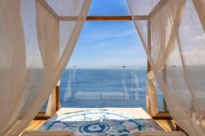 Villa Deluxe, 2 quartos, vista para o mar, em frente à praia | Terraço/pátio interior